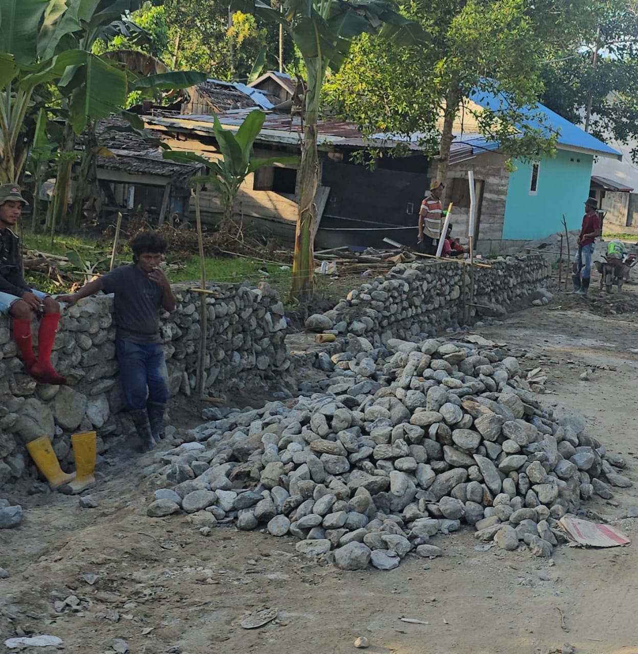 Pondasi Talud Proyek Senilai Rp, 34,6 M Gunakan Batu "Mangga"